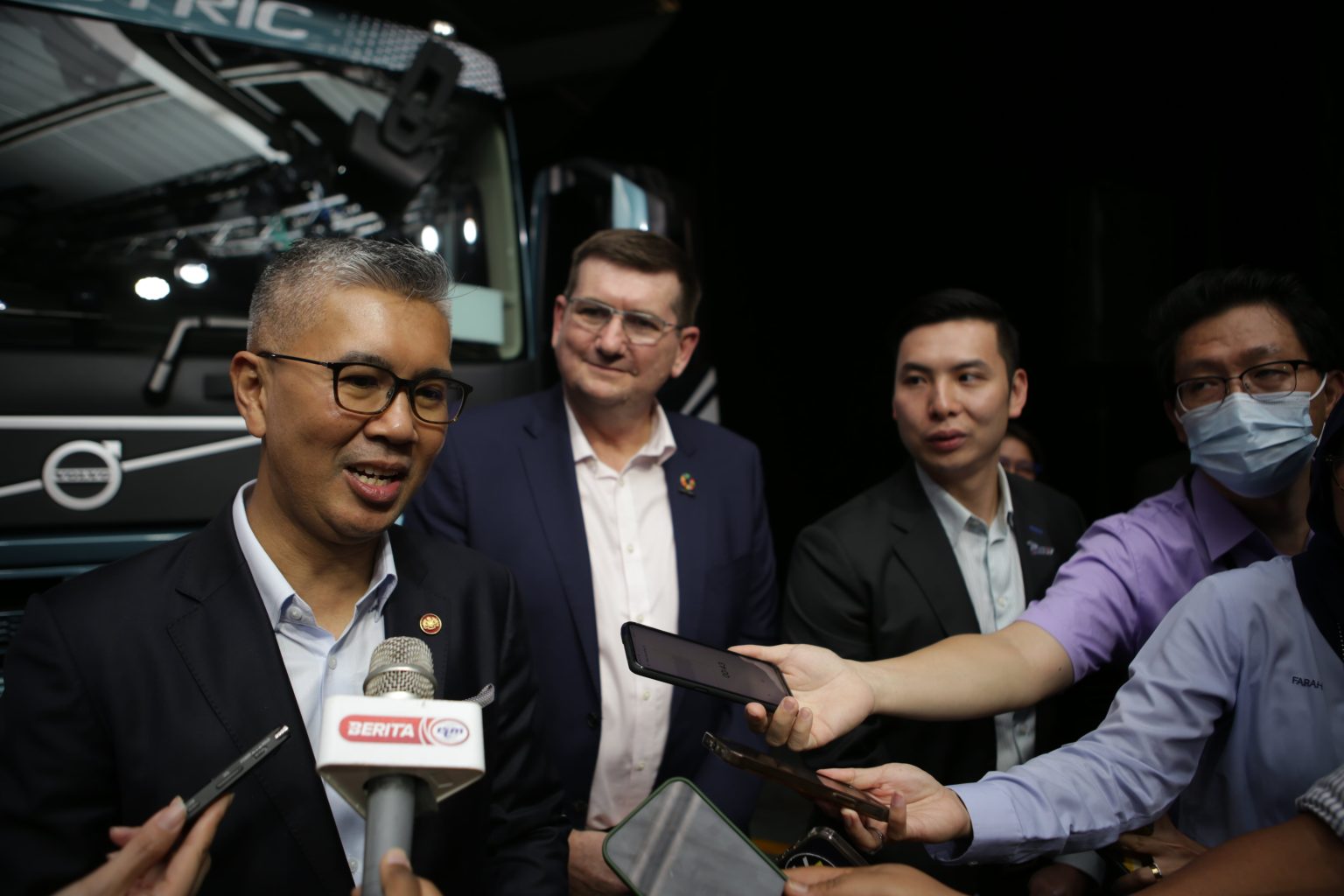 Volvo Trucks Malaysia Launches Heavy Duty Electric Traction Units – FH ...
